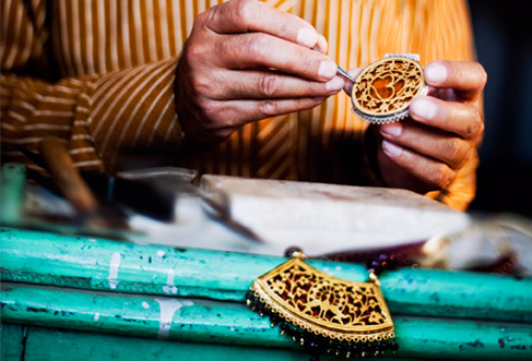 Thewa / Theva Jewelry | Story of Indian crafts and craftsmen